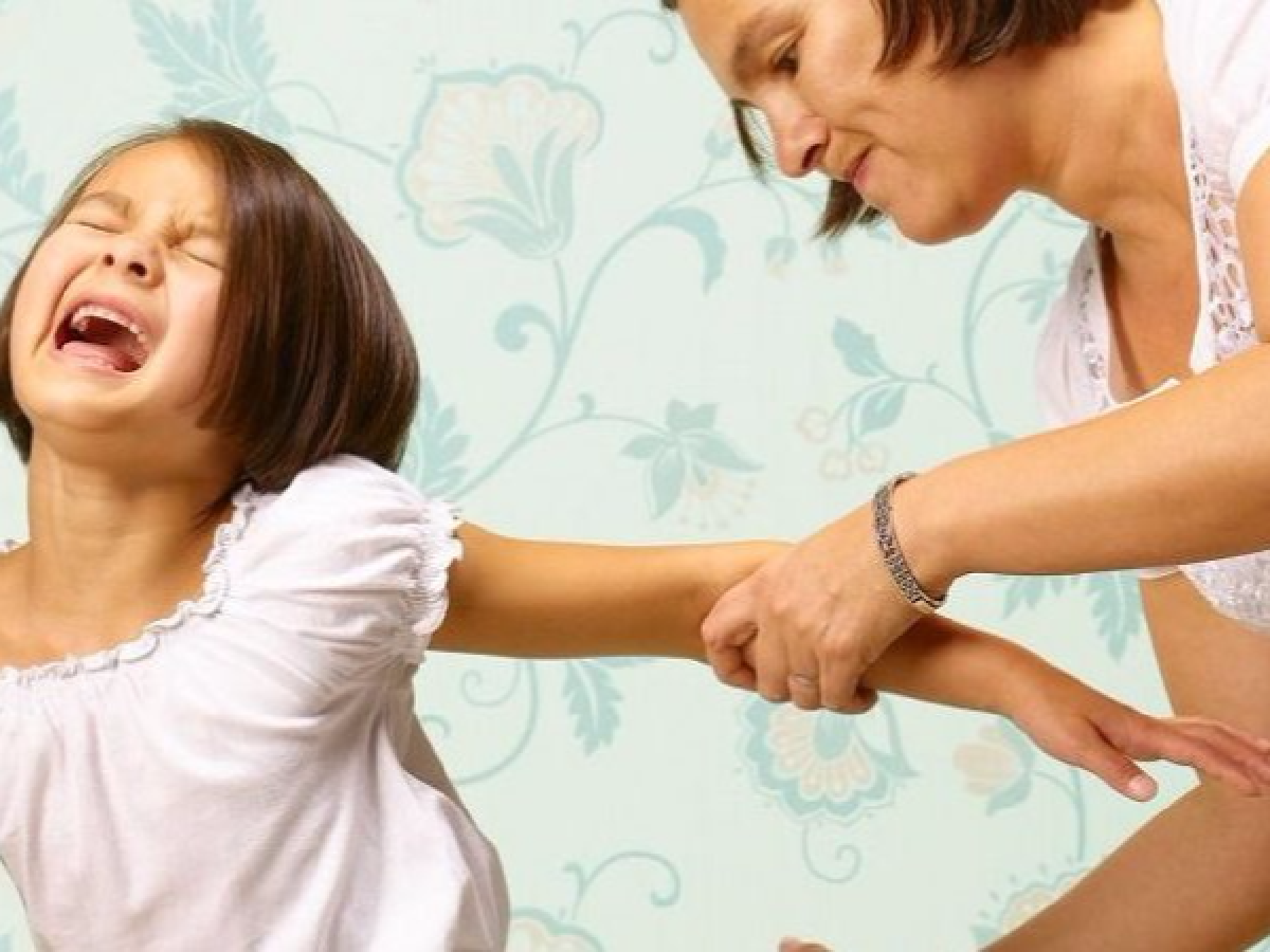 Francia adopta ley que prohíbe castigos corporales a niños – La Voz de ...