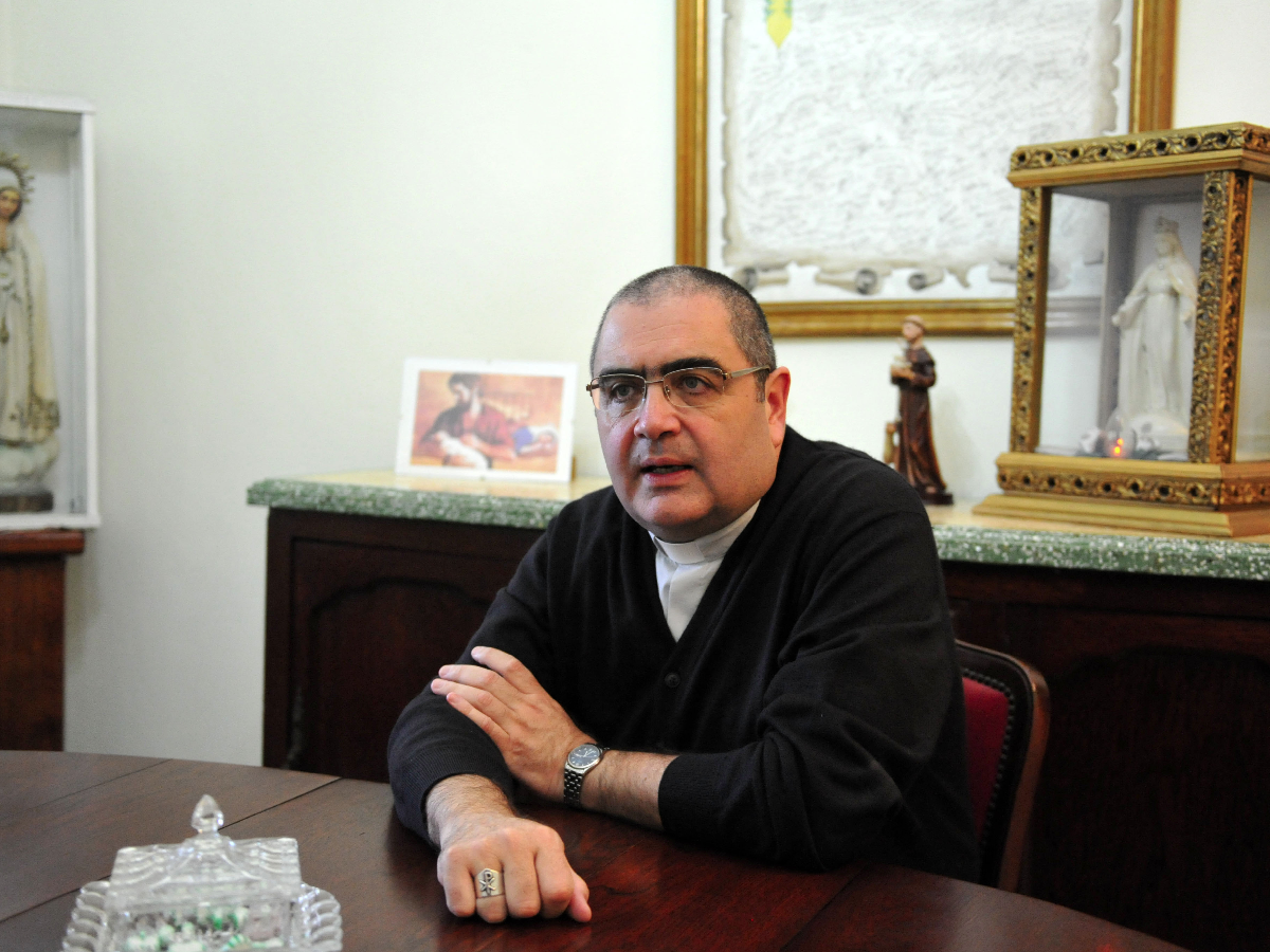 Para la Iglesia católica, el sacerdote que revela un pecado conocido en ...