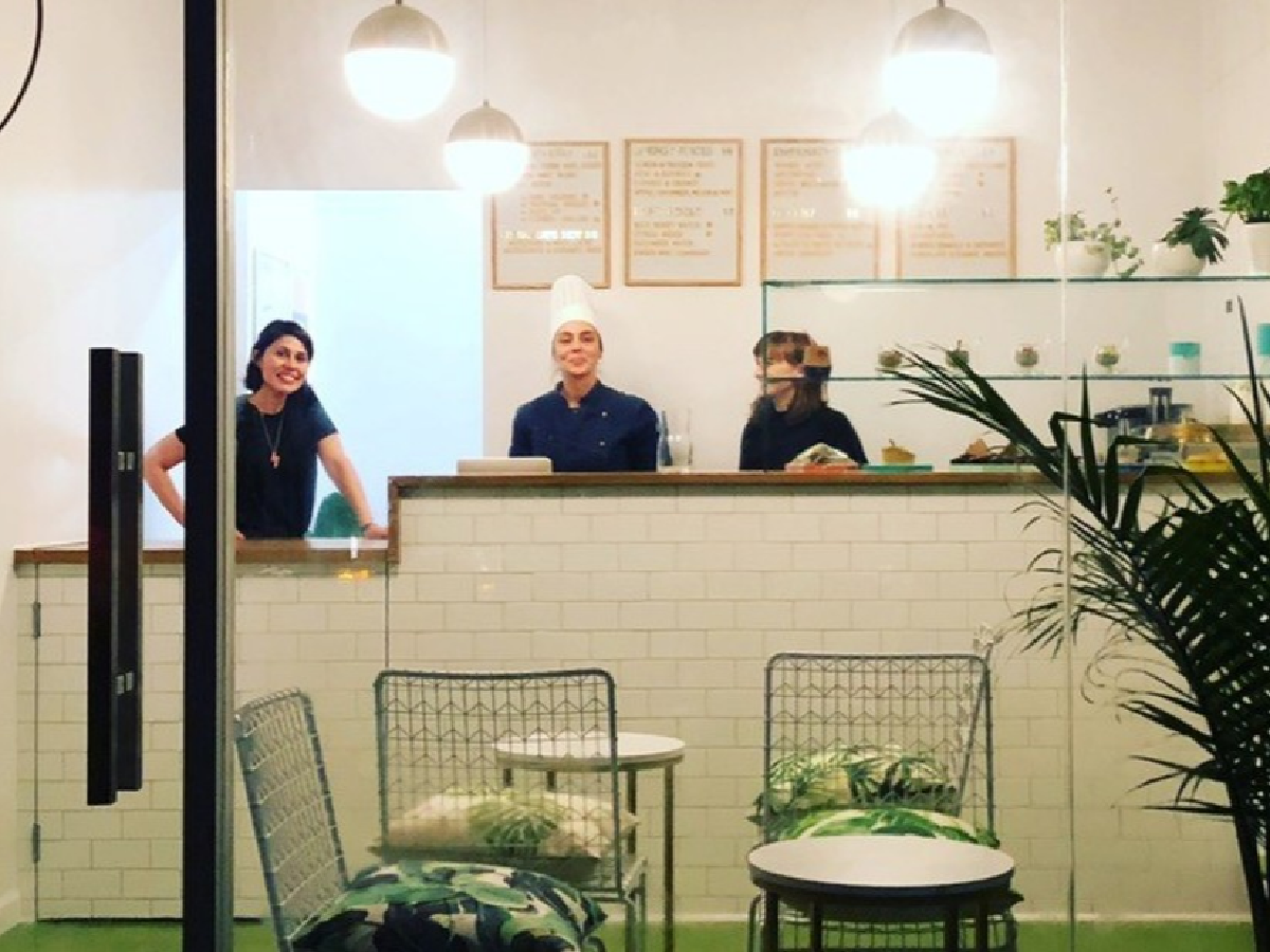 Tres argentinas inauguran el primer mate bar en Nueva York – La Voz de ...