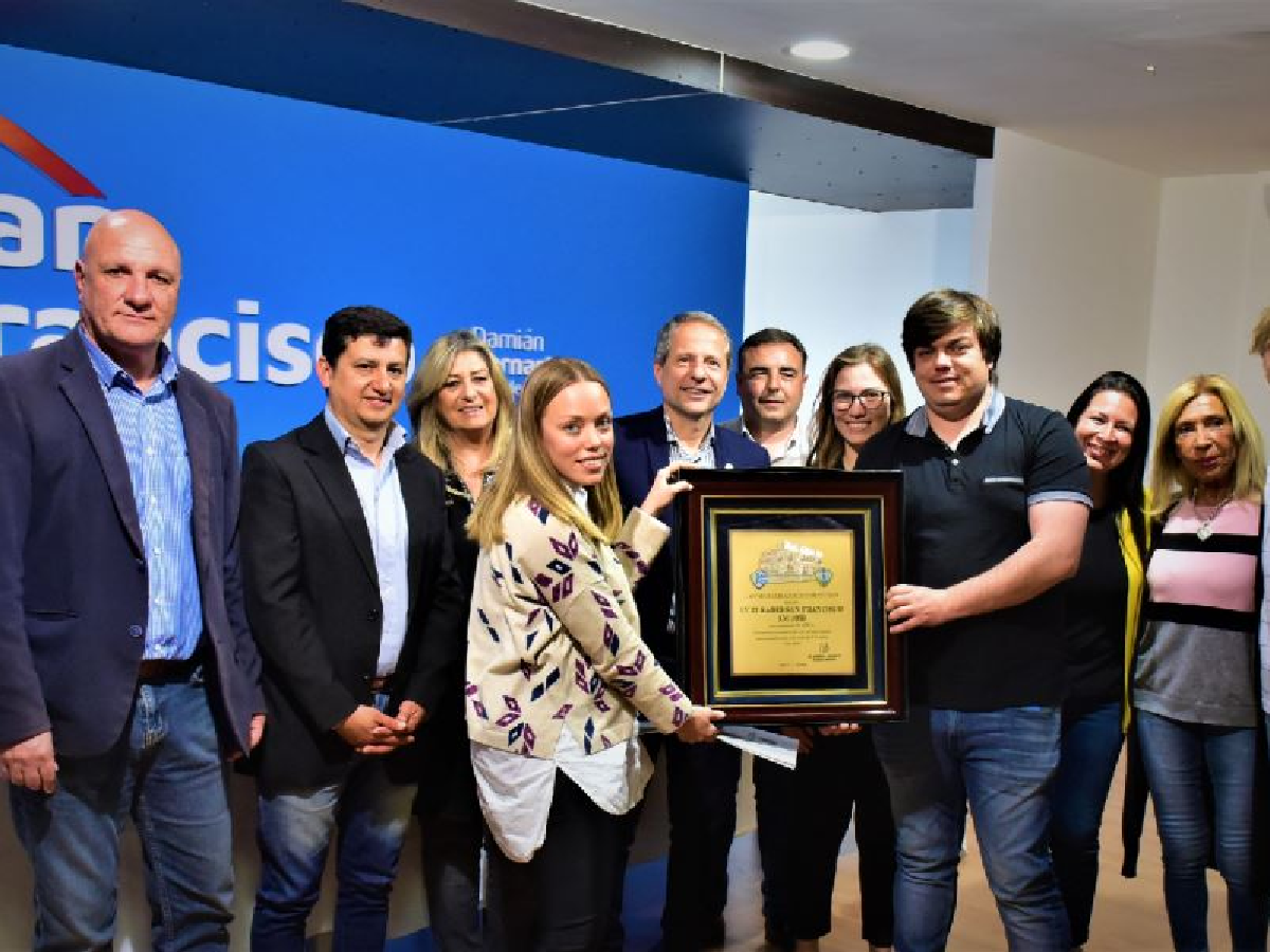 Entregaron distinción por los 50 años de trayectoria de la AM 1050 ...