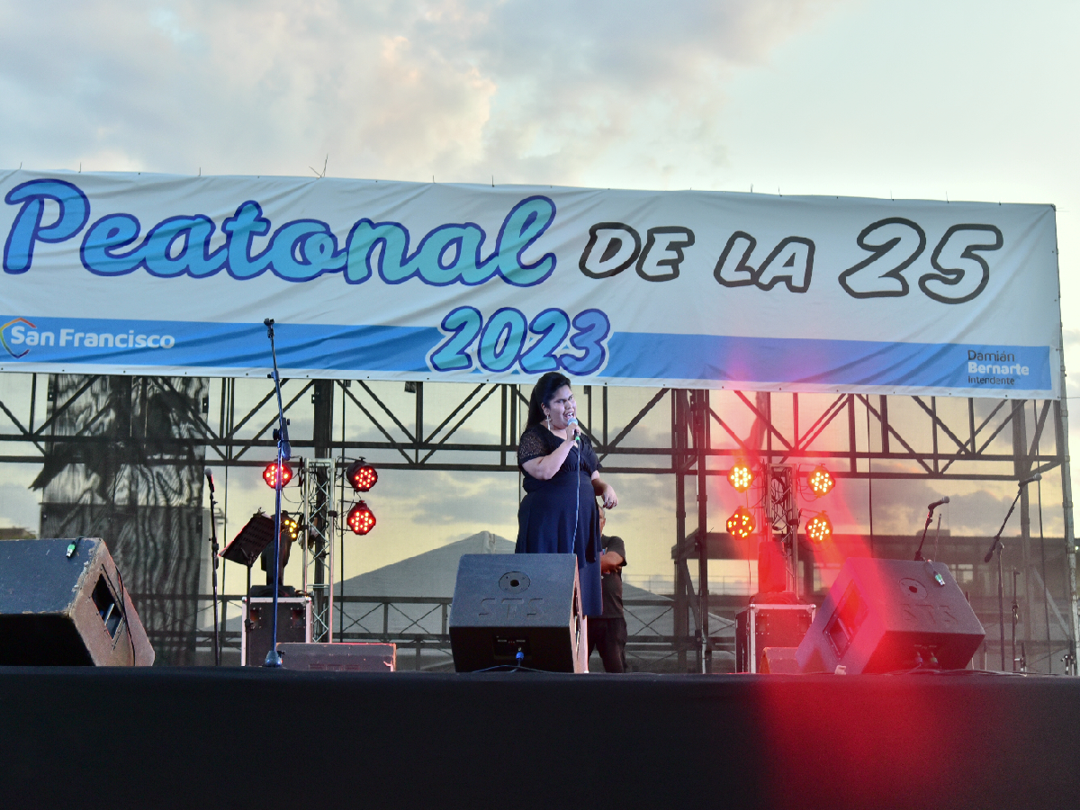 Peatonal de la 25: se viene la sexta noche del ciclo de verano – La Voz ...