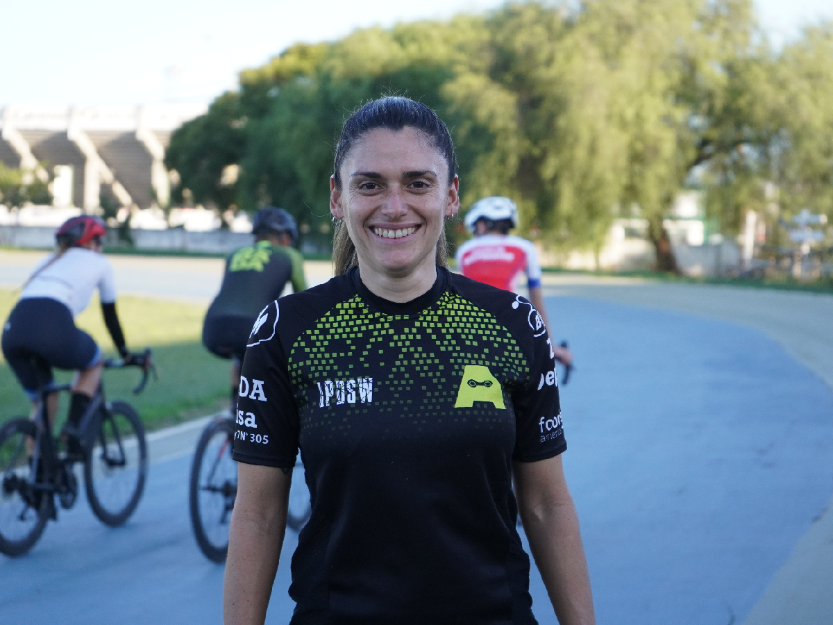 Daiana estrena el buzo de DT – La Voz de San Justo