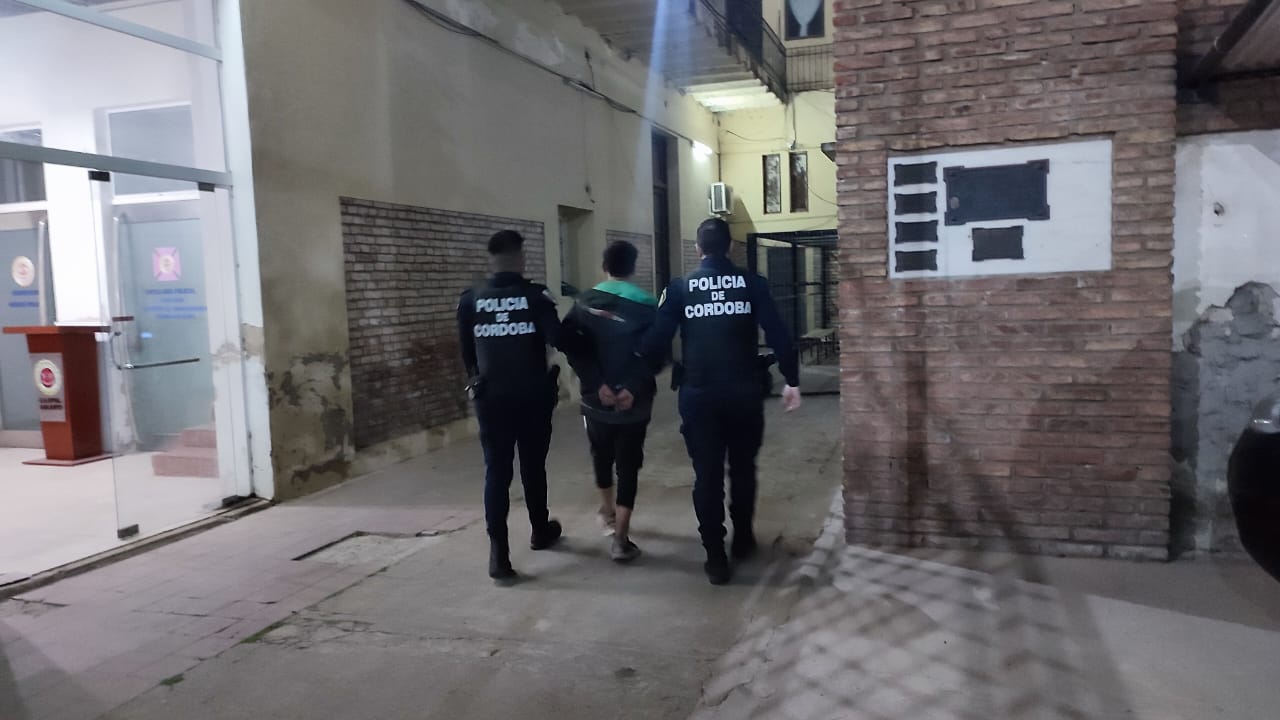 Le Robó Dos Bolsas De Carbón A Su Padre Quedó Detenido La Voz De San Justo