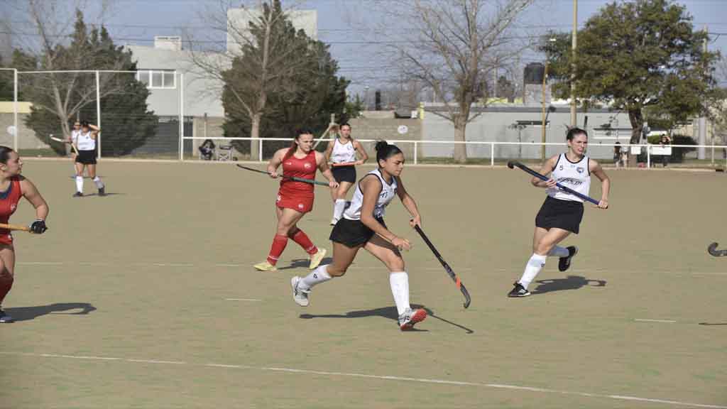 Hockey: derrota de las “pingüinas” – La Voz de San Justo
