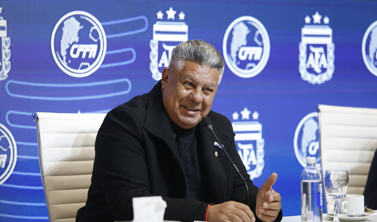 La AFA anunció el regreso paulatino del público visitante al fútbol ...
