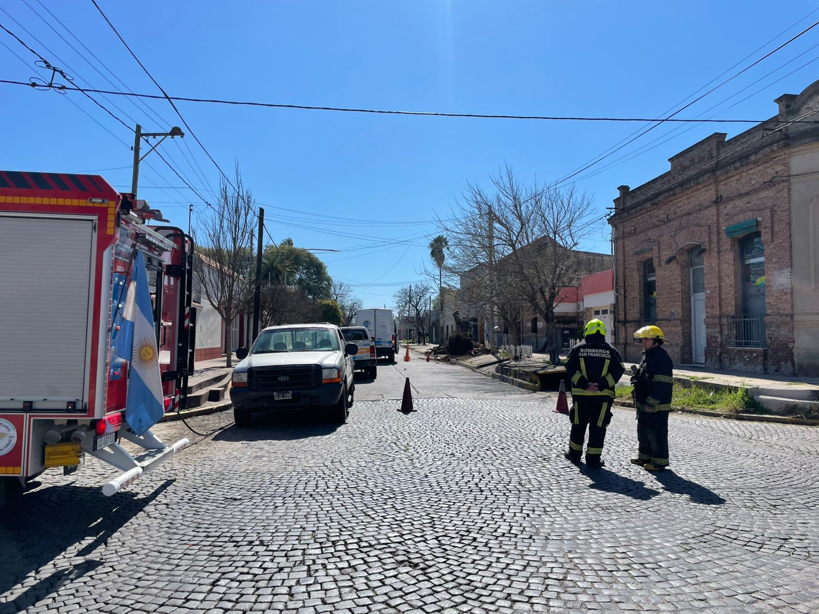 Escape de gas en la vía pública generó un operativo en barrio Vélez ...